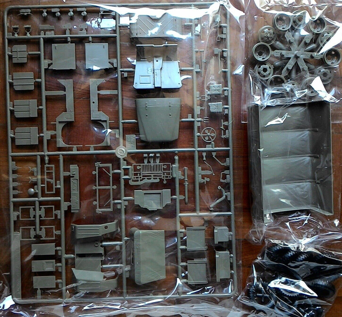 AFV Club 1/35 U.S. M35A2 6x6 2-1/2 ton Cargo Truck vehicle – AFV HOBBY